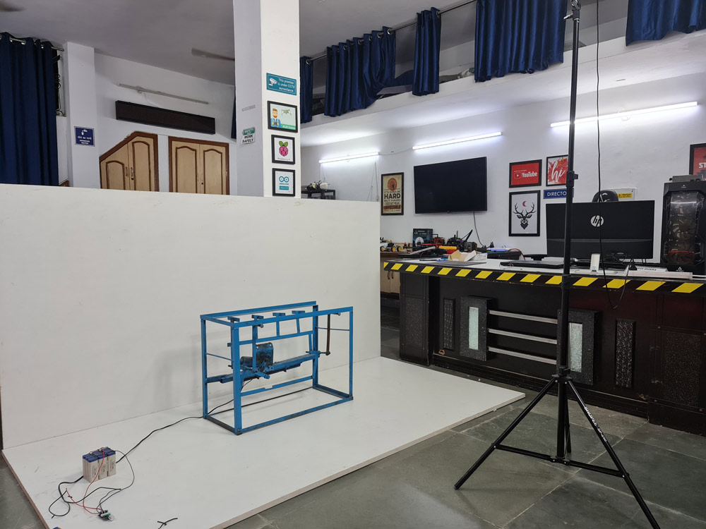 Box Shifting Mechanism with Speed Control using PWM - M.Tech B.Tech ...